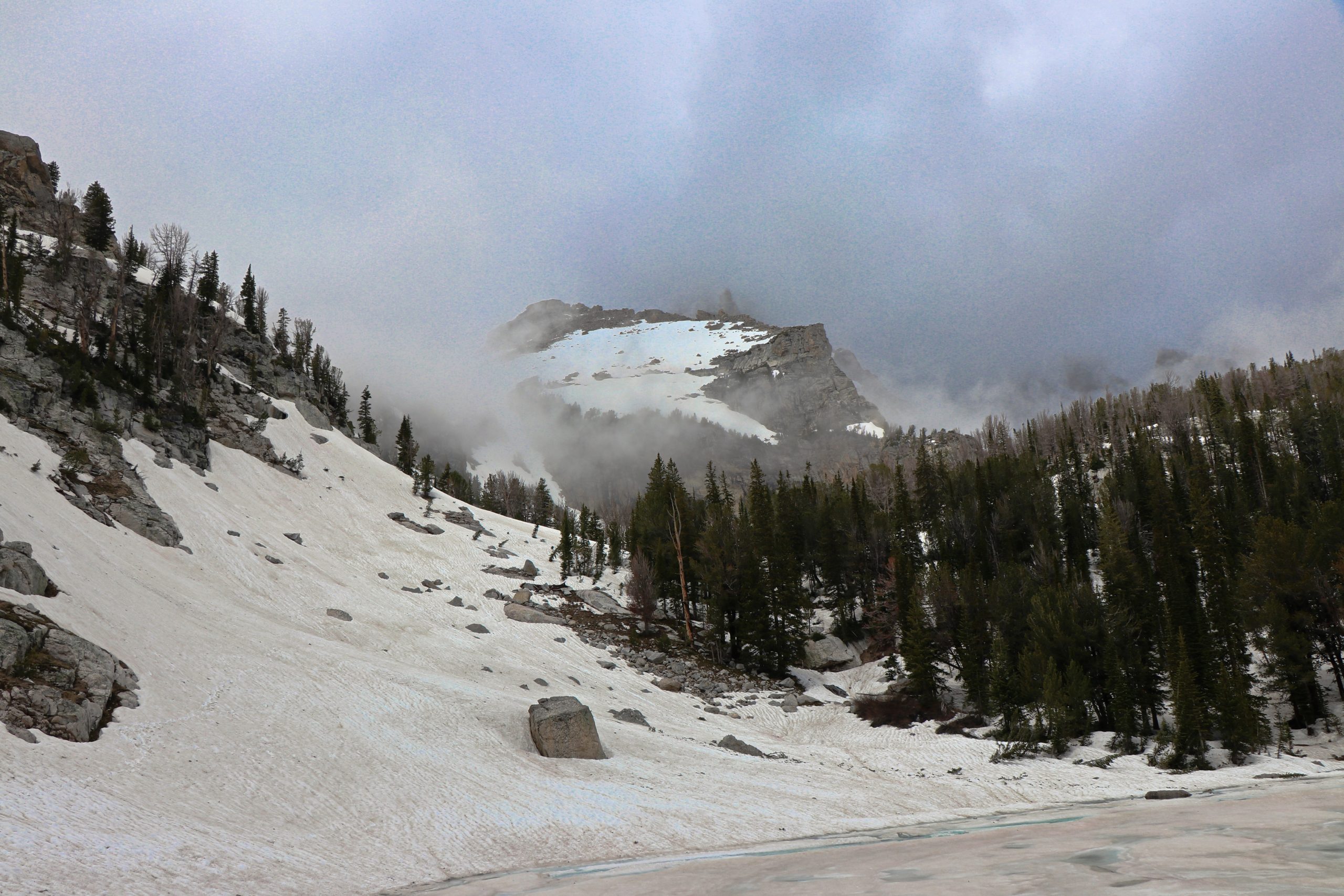 Hiking the Amphitheater Lake Trail - Grey Otter OUTventures®