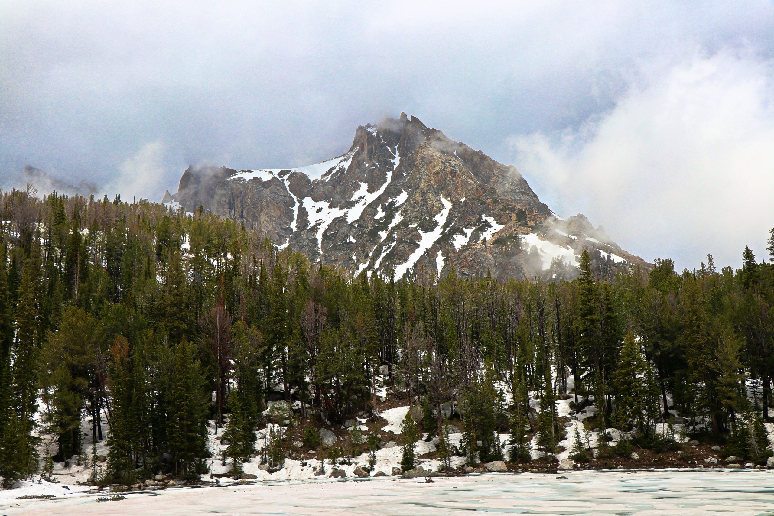 Hiking the Amphitheater Lake Trail - Grey Otter OUTventures®