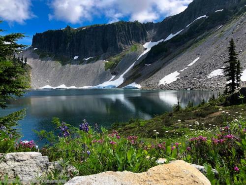 Hiking the Chain Lakes Loop, Washington - Grey Otter Outventures®