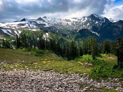 Hiking the Chain Lakes Loop, Washington - Grey Otter Outventures®